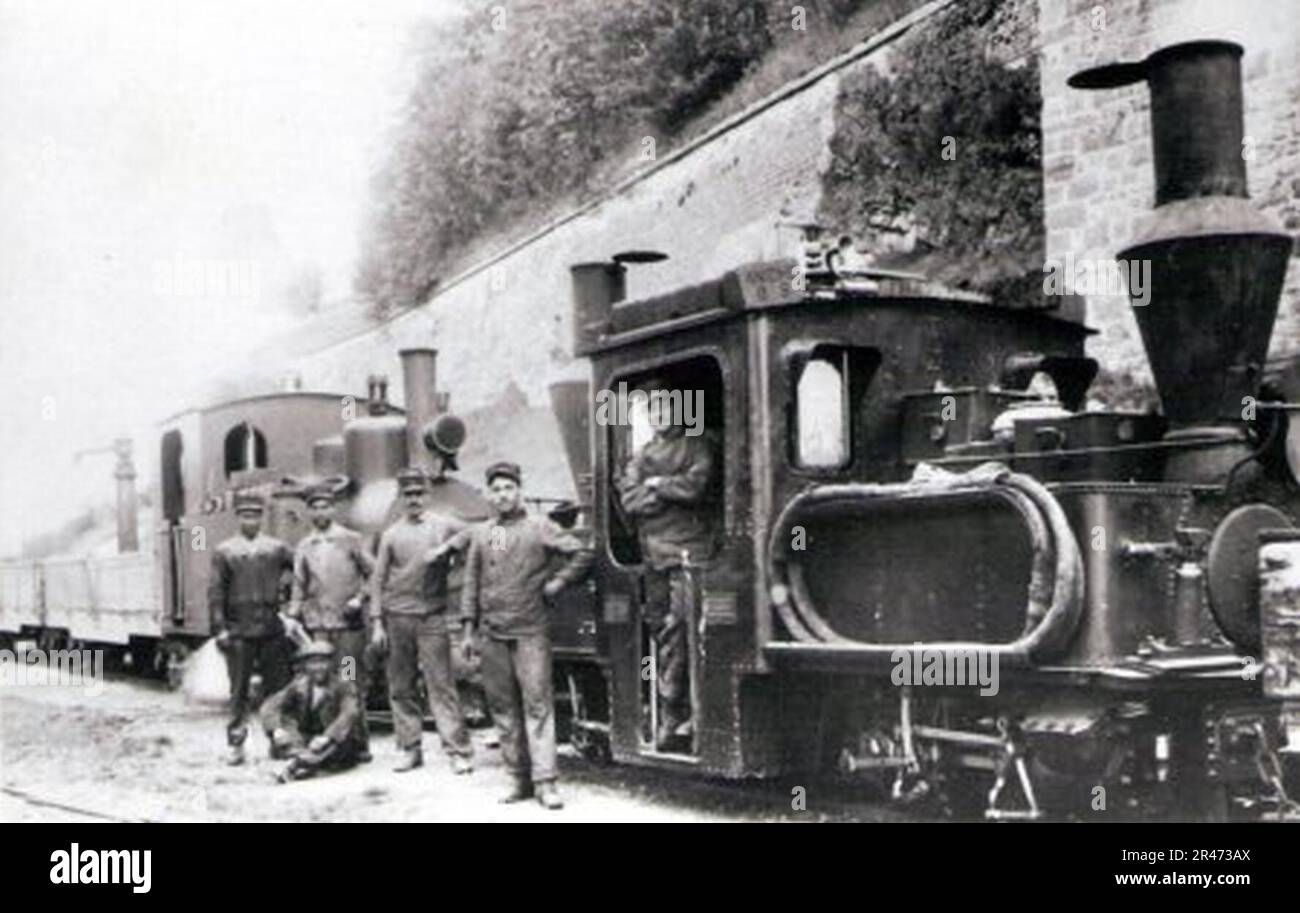 Une Péchot suivie d'une Decauville. Le Chemin de fer Stratégique de ...