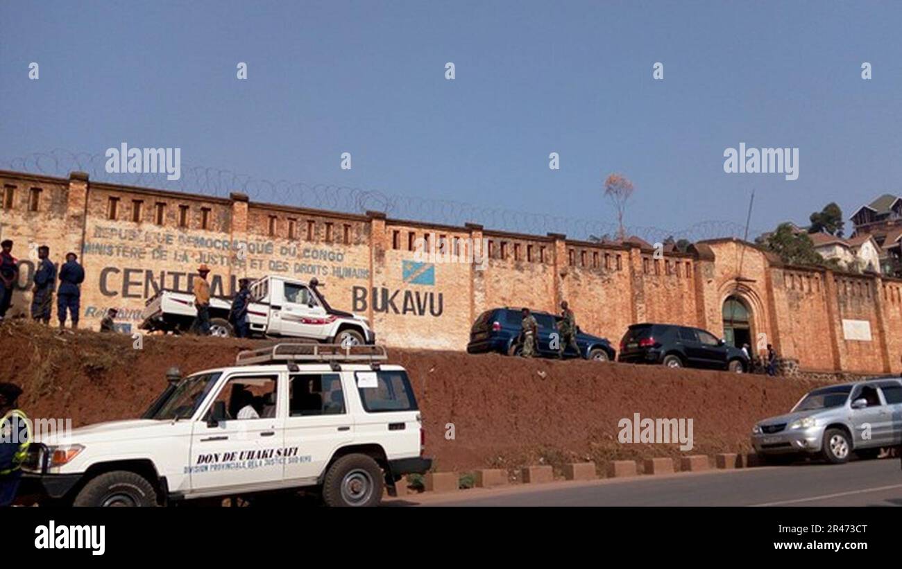Une patrouille de la police devant la prison centrale de Bukavu, Sud-Kivu, RDC, 28 juillet 2017 ...