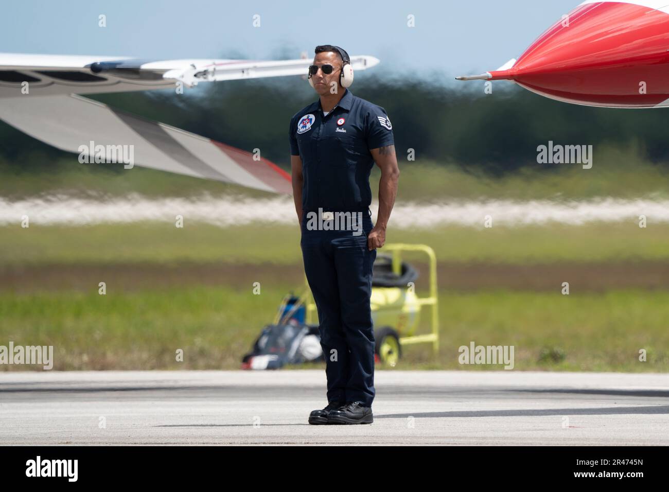 The United States Air Force Air Demonstration Squadron "Thunderbirds ...