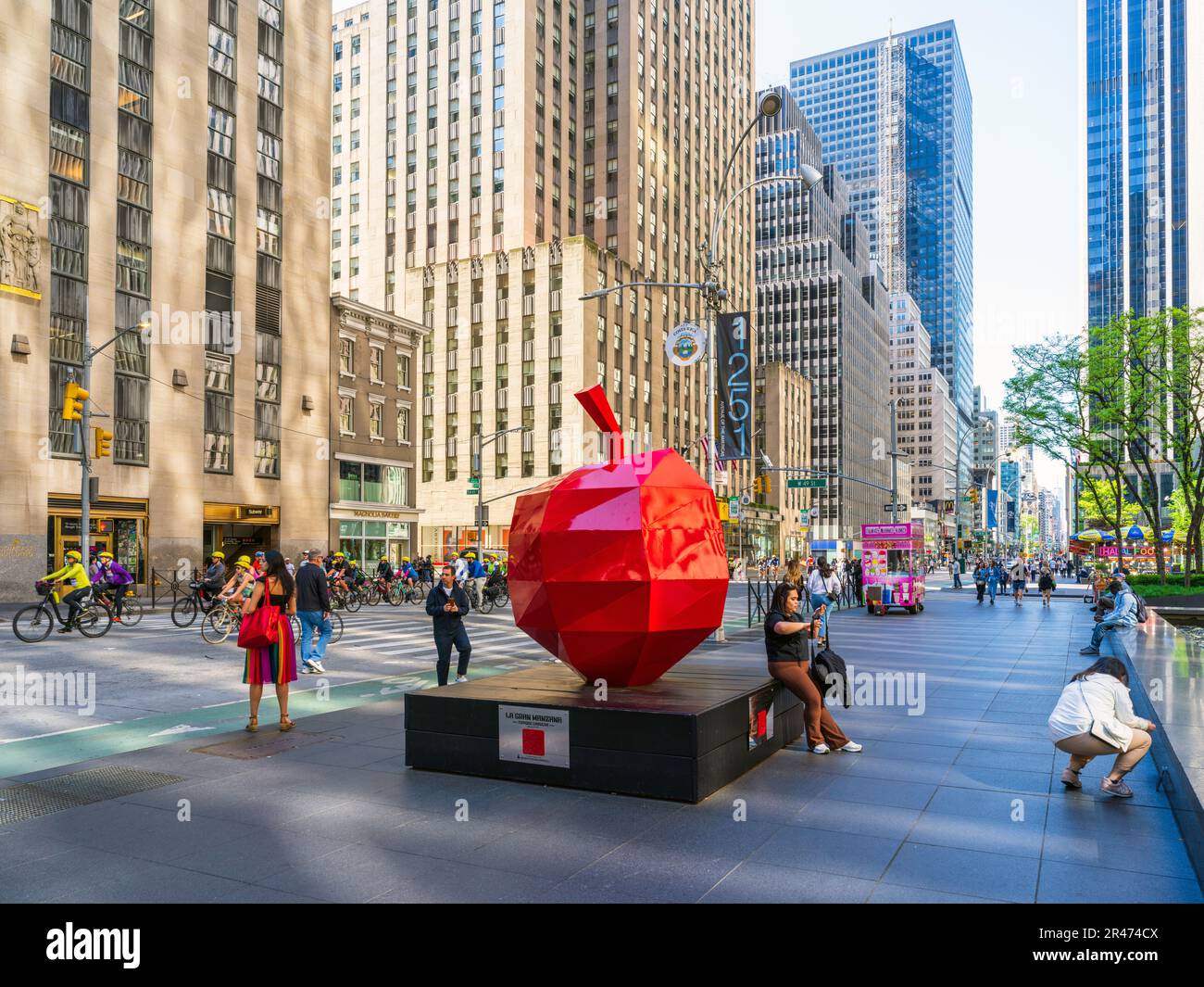 Big Apple, Street Scene New York City, NY, United States of America ...