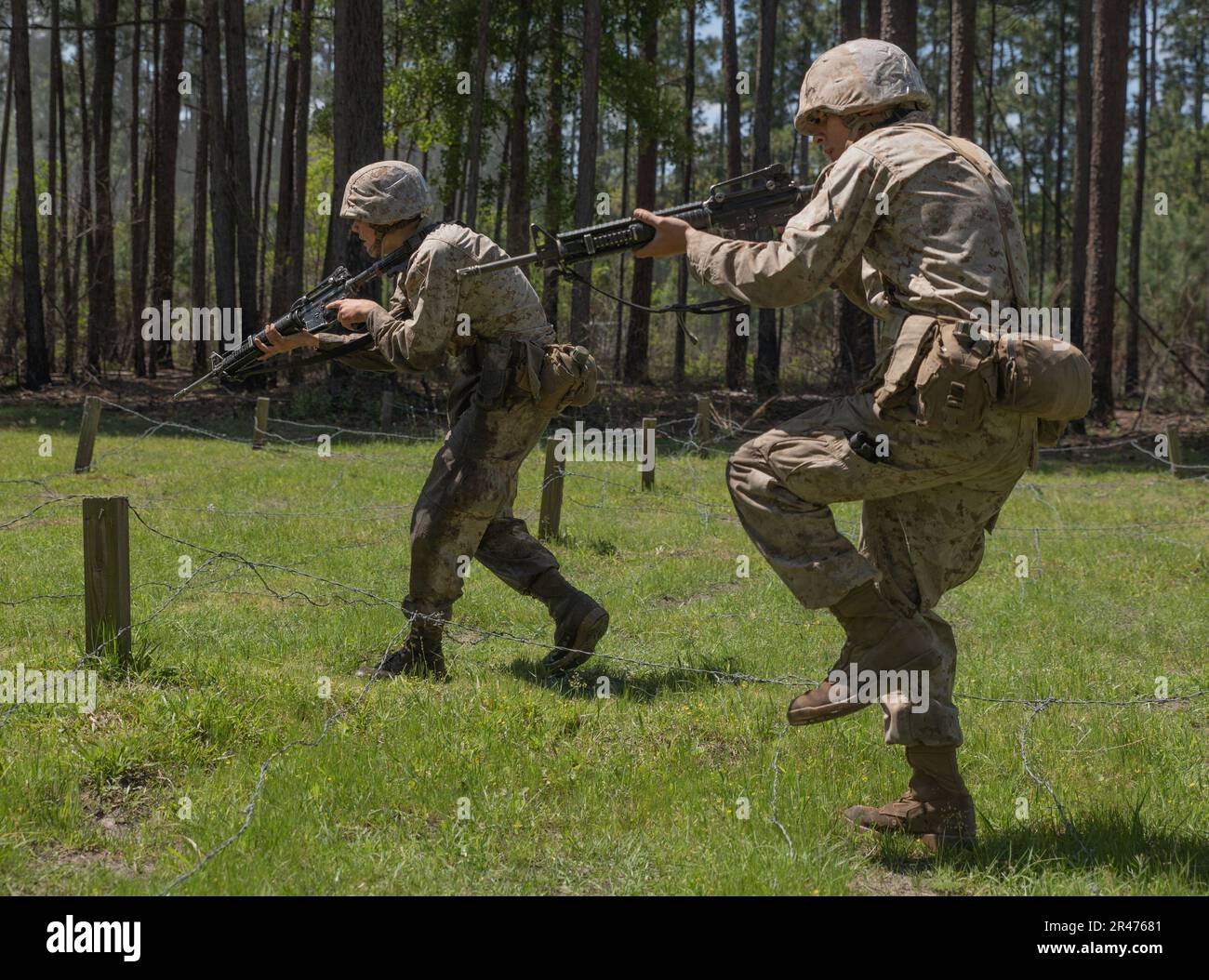 Recruits with Hotel Company, 2nd Recruit Training Battalion, complete ...