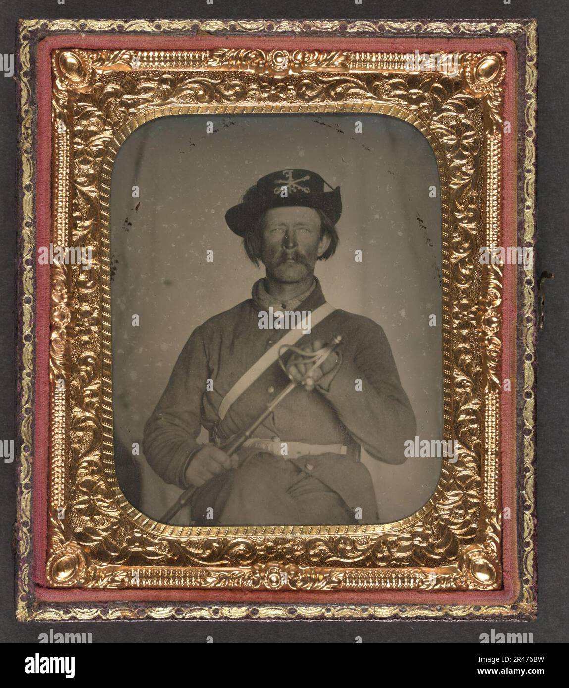 Unidentified cavalry soldier in Union uniform with Hardee hat holding ...