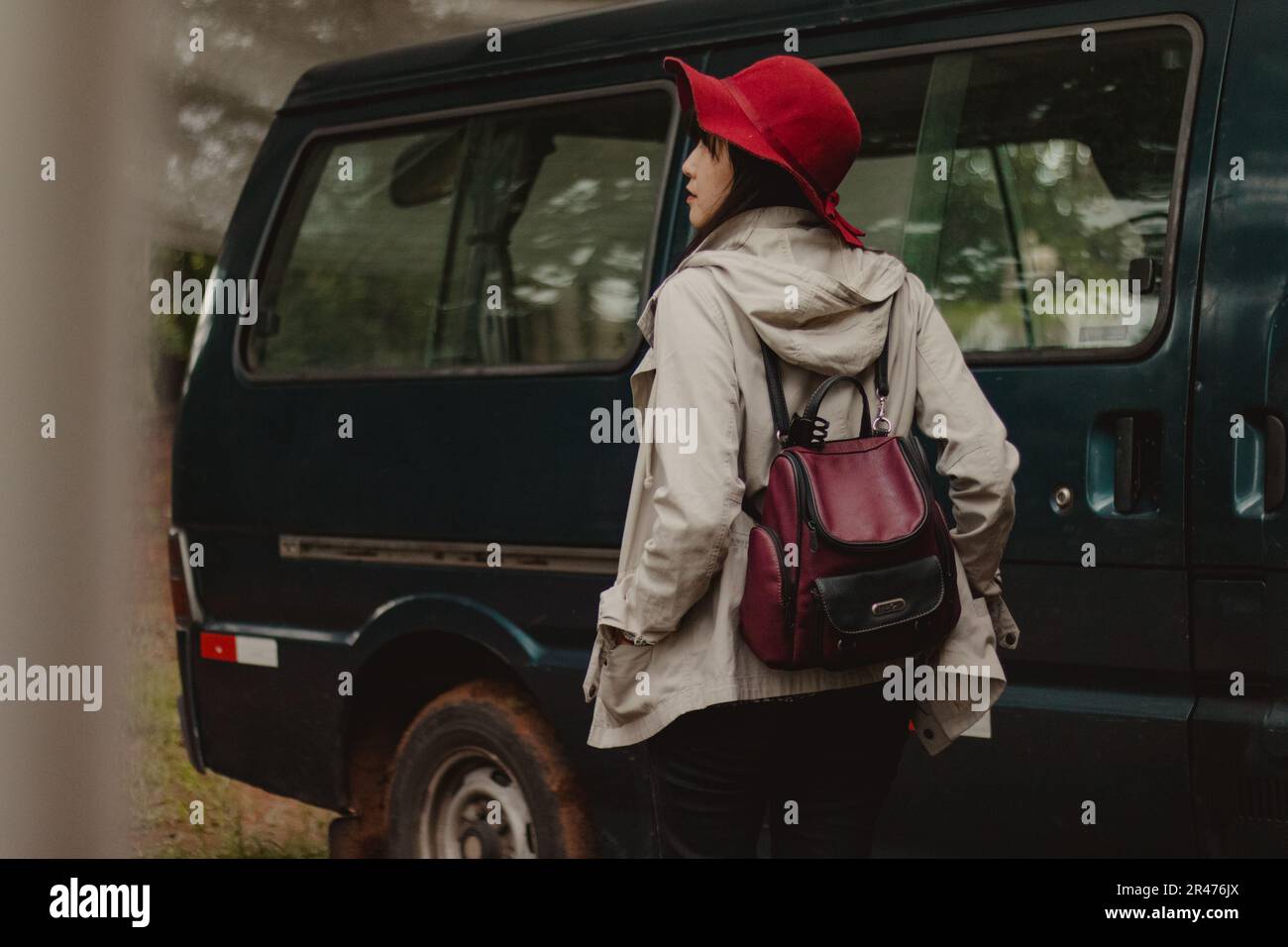 Woman from back scenery hi-res stock photography and images - Alamy