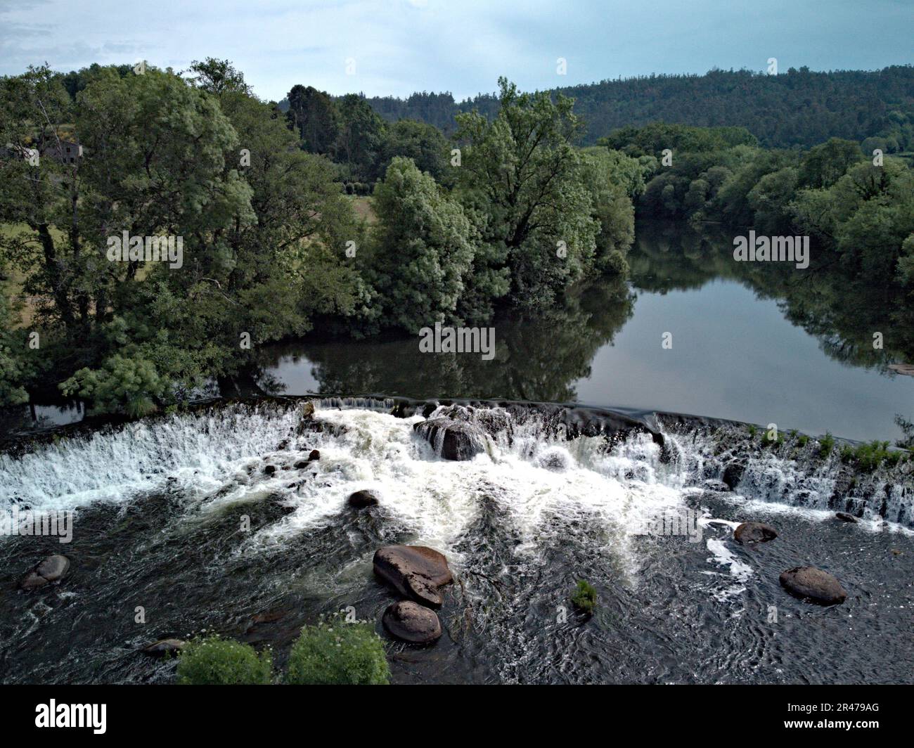 A scenic view of the Bridge Ponte Maceira spanning across the Tambre ...