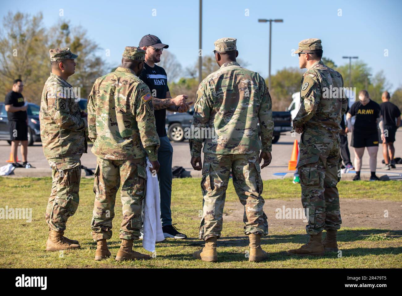 Wheelchair athletes in a huddle hi-res stock photography and images - Alamy