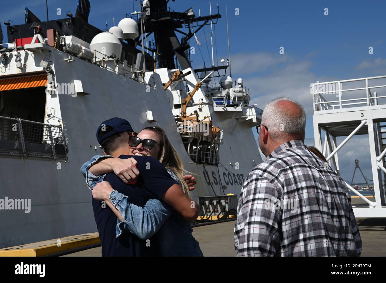 Family members reunite with Coast Guard Cutter Waesche (WMSL 751 ...