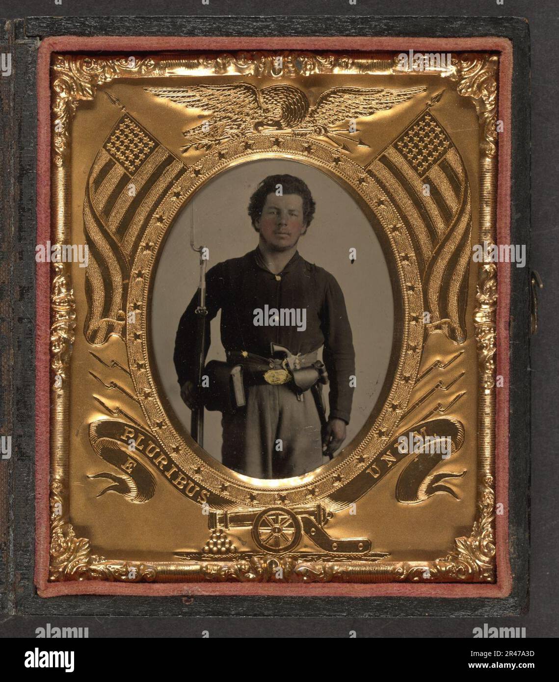 Unidentified soldier in Union uniform with bayoneted musket, revolver ...