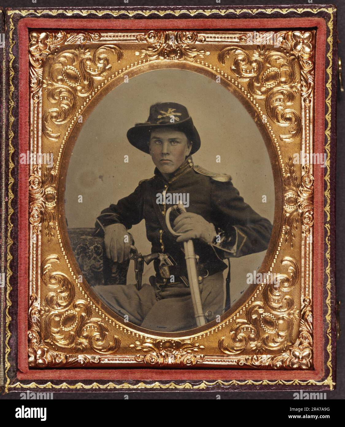 Unidentified soldier in Union uniform with gauntlets, shoulder scales ...