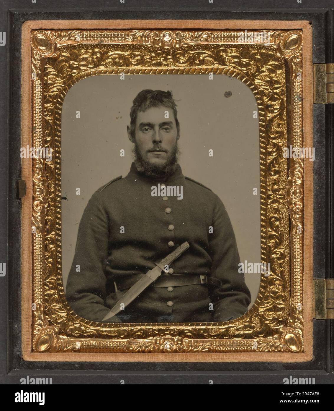 Unidentified soldier in Union uniform with large Bowie knife on belt ...