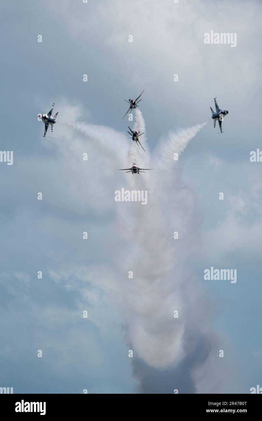 The United States Air Force Air Demonstration Squadron "Thunderbirds ...