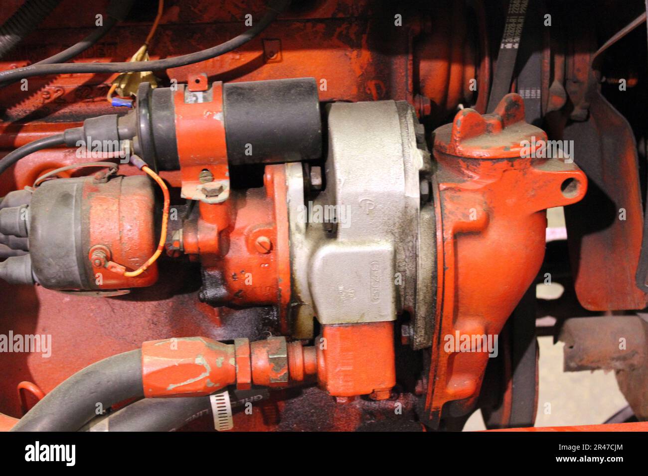 A running engine, with fuel and wires connected to it Stock Photo - Alamy