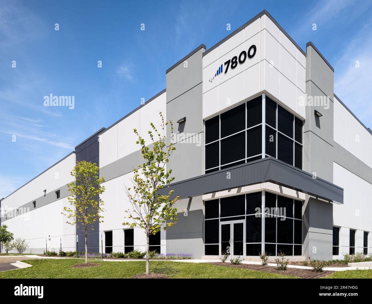 Newly constructed warehouse building Stock Photo - Alamy