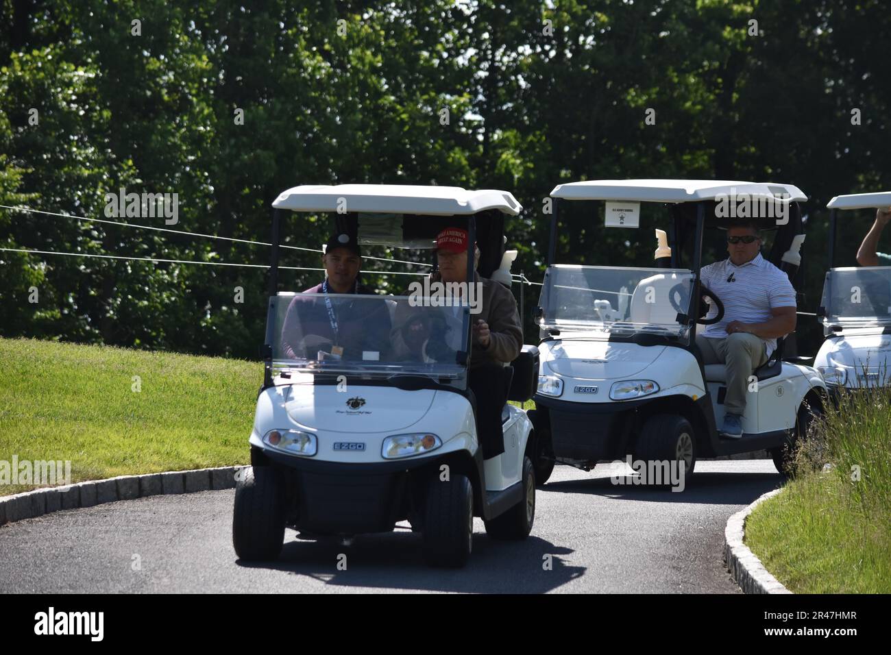 Donald trump golf cart hi-res stock photography and images - Alamy