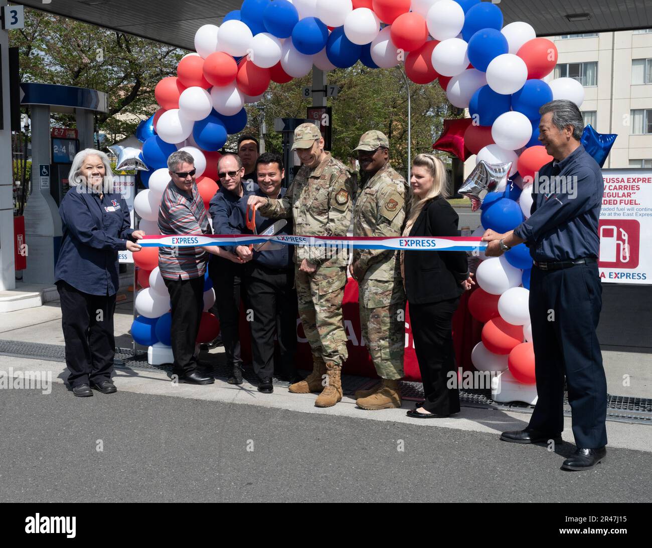 U.S. Air Force Col. Andrew Roddan, 374th Airlift Wing commander, and ...