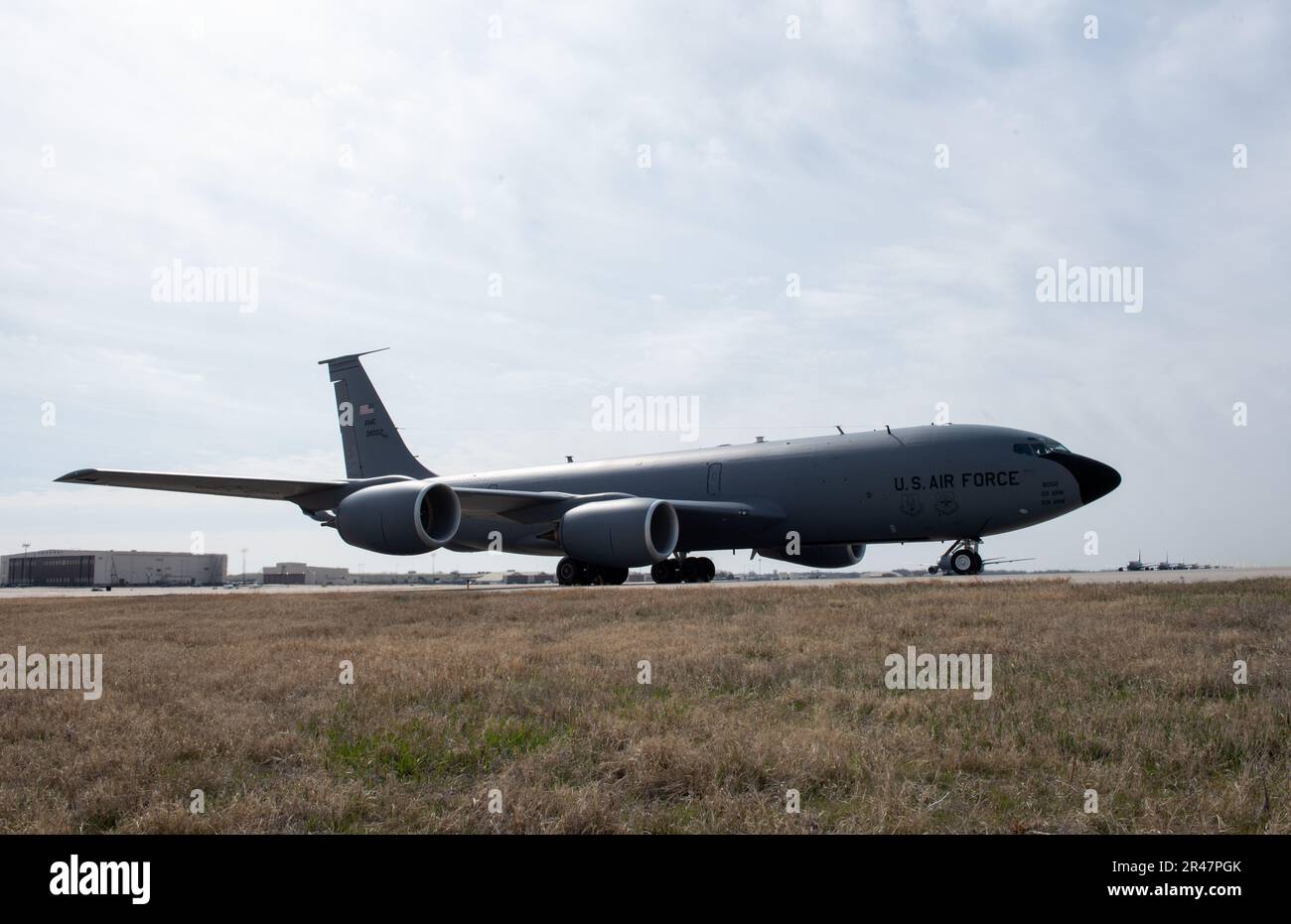 A KC-135 Stratotanker taxis before a 21-aircraft flush during Exercise ...