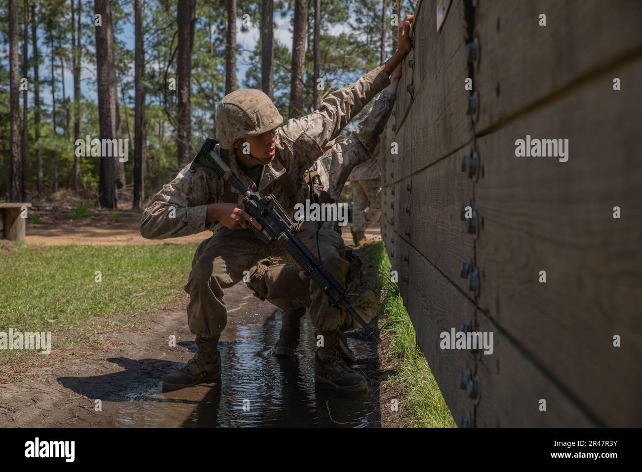 Recruits with Hotel Company, 2nd Recruit Training Battalion, complete the Day Movement Course ...