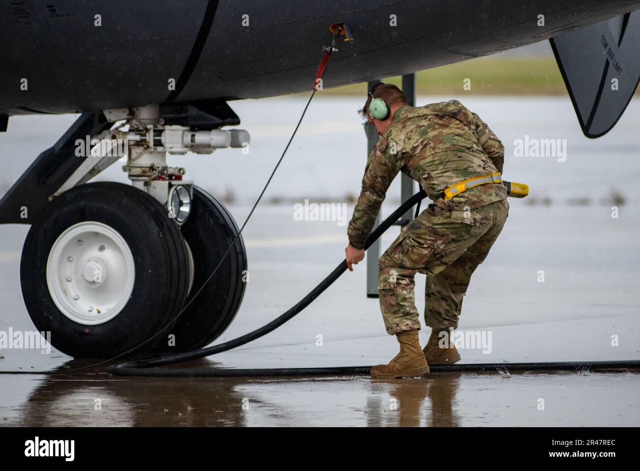 Maintainers with the 121st Air Refueling Wing Maintenance Sqaudron ...