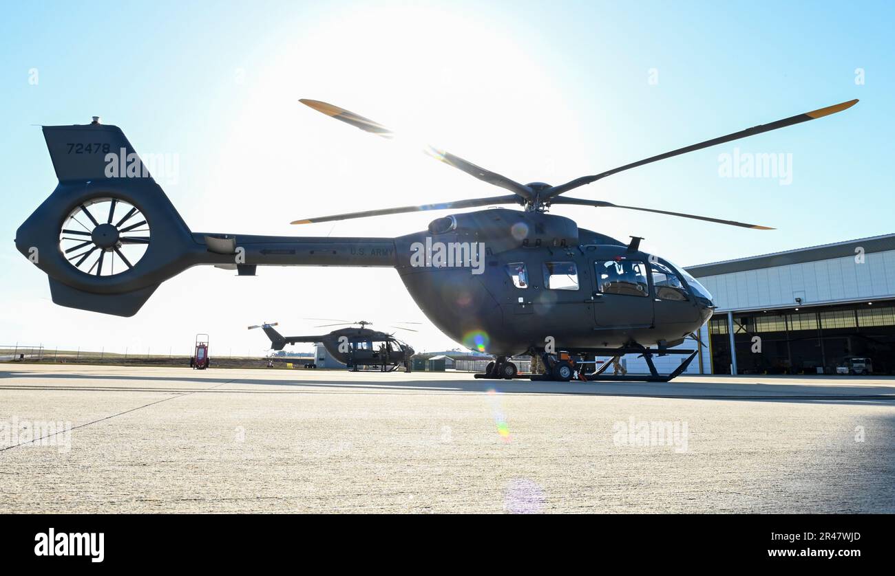 U.S. Army National Guard Soldiers with the 2-151st Security and Support ...