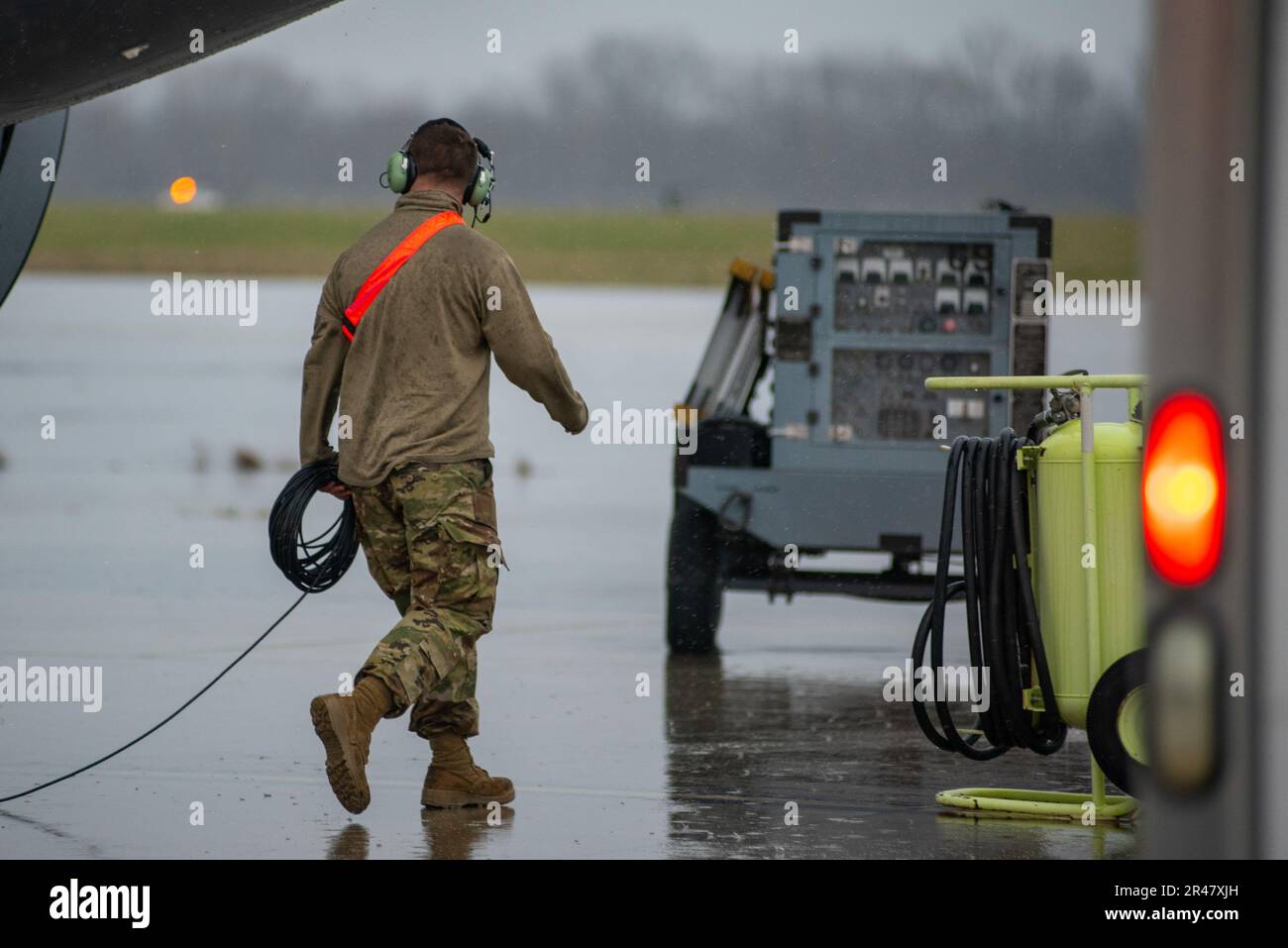 Maintainers with the 121st Air Refueling Wing Maintenance Sqaudron ...