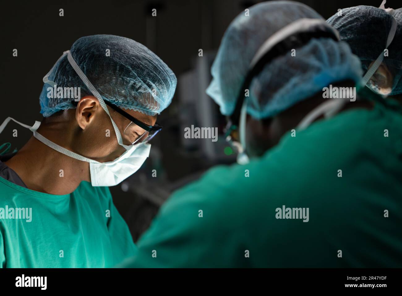 Health hospital operating theatre hi-res stock photography and images ...