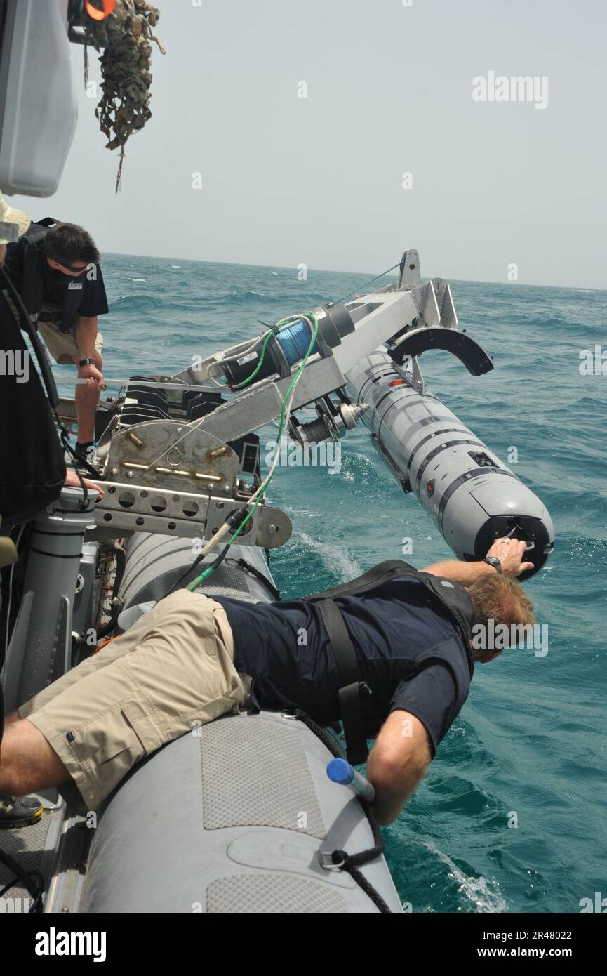 Unmanned Underwater Vehicle (UUV) operations 130605 Stock Photo - Alamy