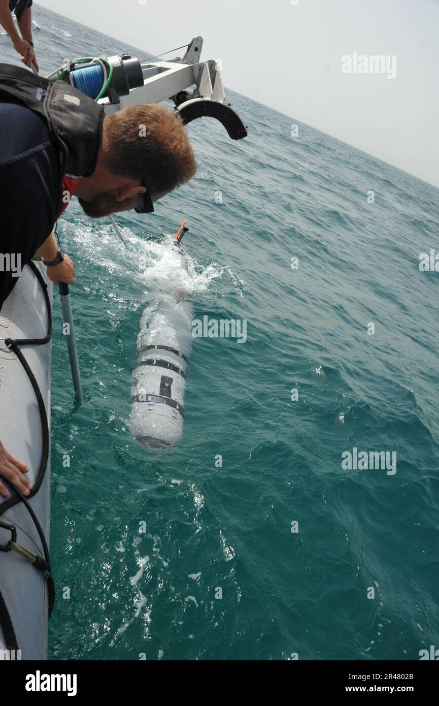 Unmanned Underwater Vehicle (UUV) operations 130605 Stock Photo - Alamy