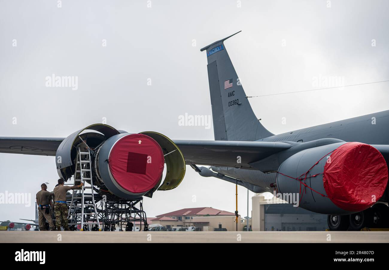 Aircraft propulsion technicians with the 6th Aircraft Maintenance ...