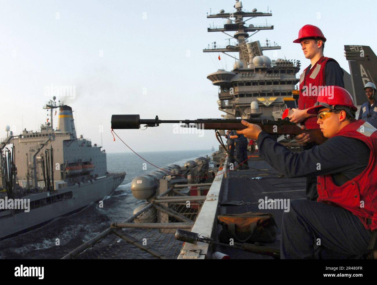 UNREP line throwing gun Stock Photo - Alamy