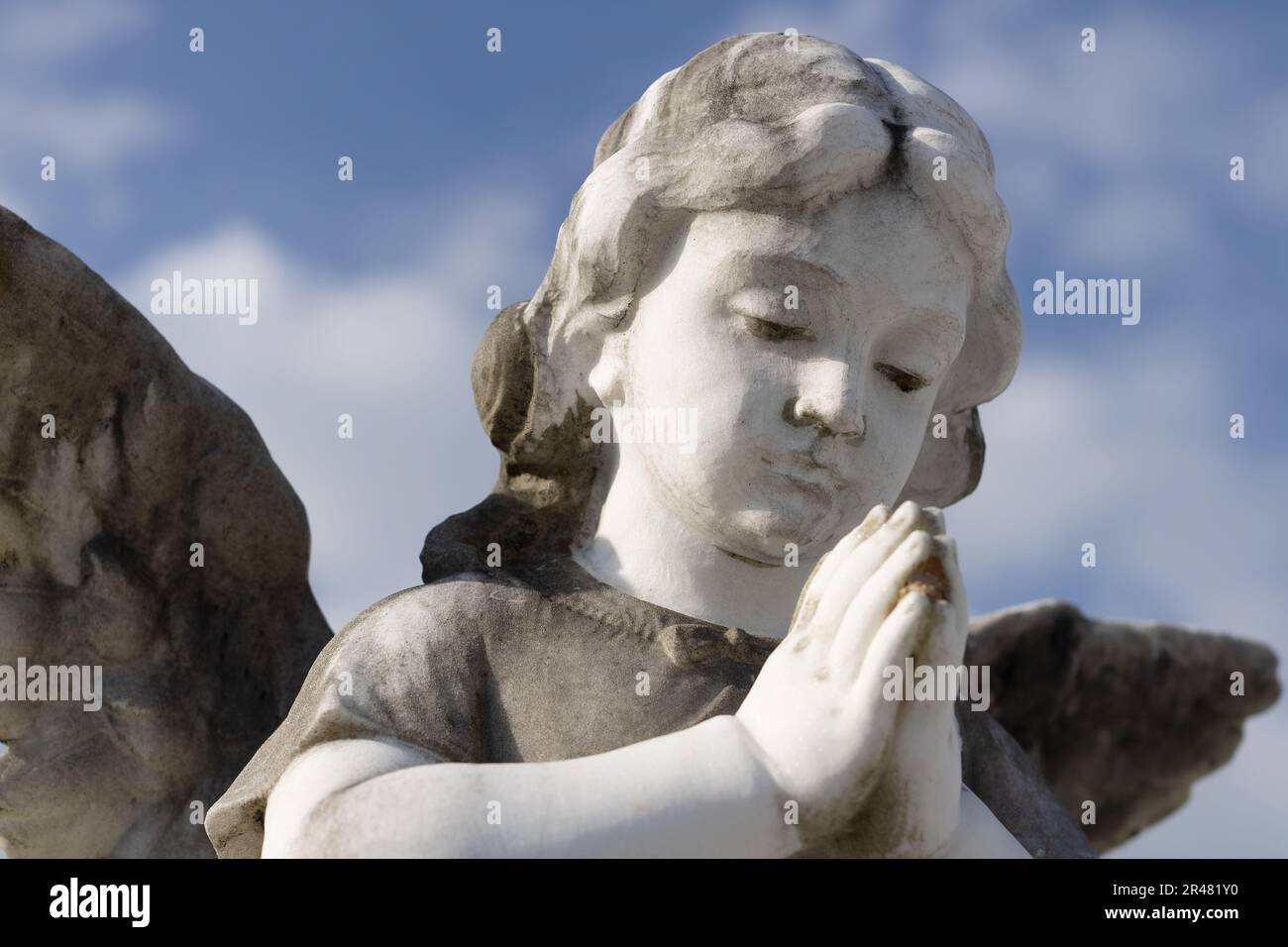 White angel figure hi-res stock photography and images - Alamy