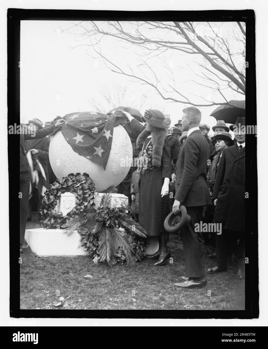 Unveiling Perry memorial Stock Photo - Alamy