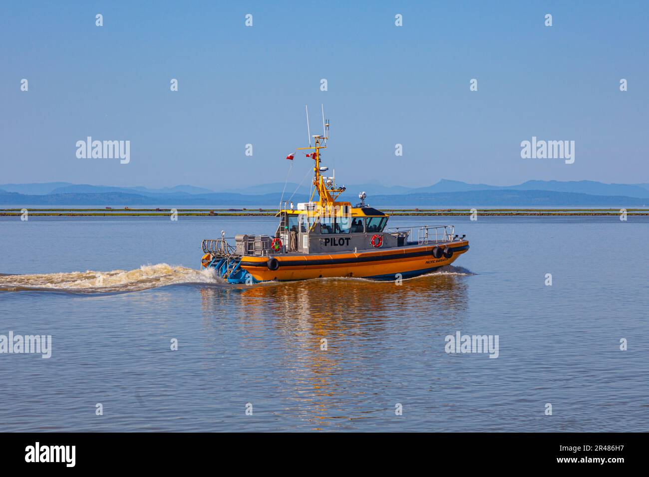 Canadian Pilot Boat heading out to meet a ship on its way up the Fraser ...