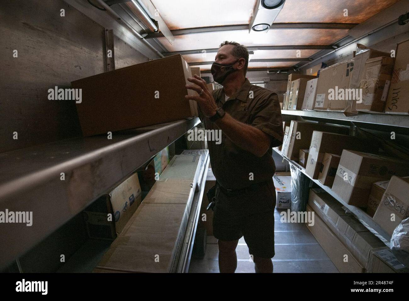 Ups driver hi-res stock photography and images - Alamy