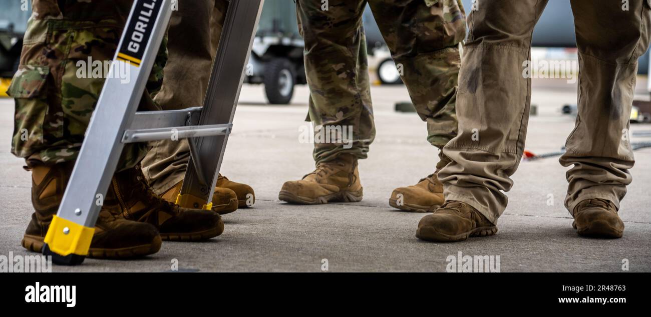 Aircraft propulsion technicians with the 6th Aircraft Maintenance ...