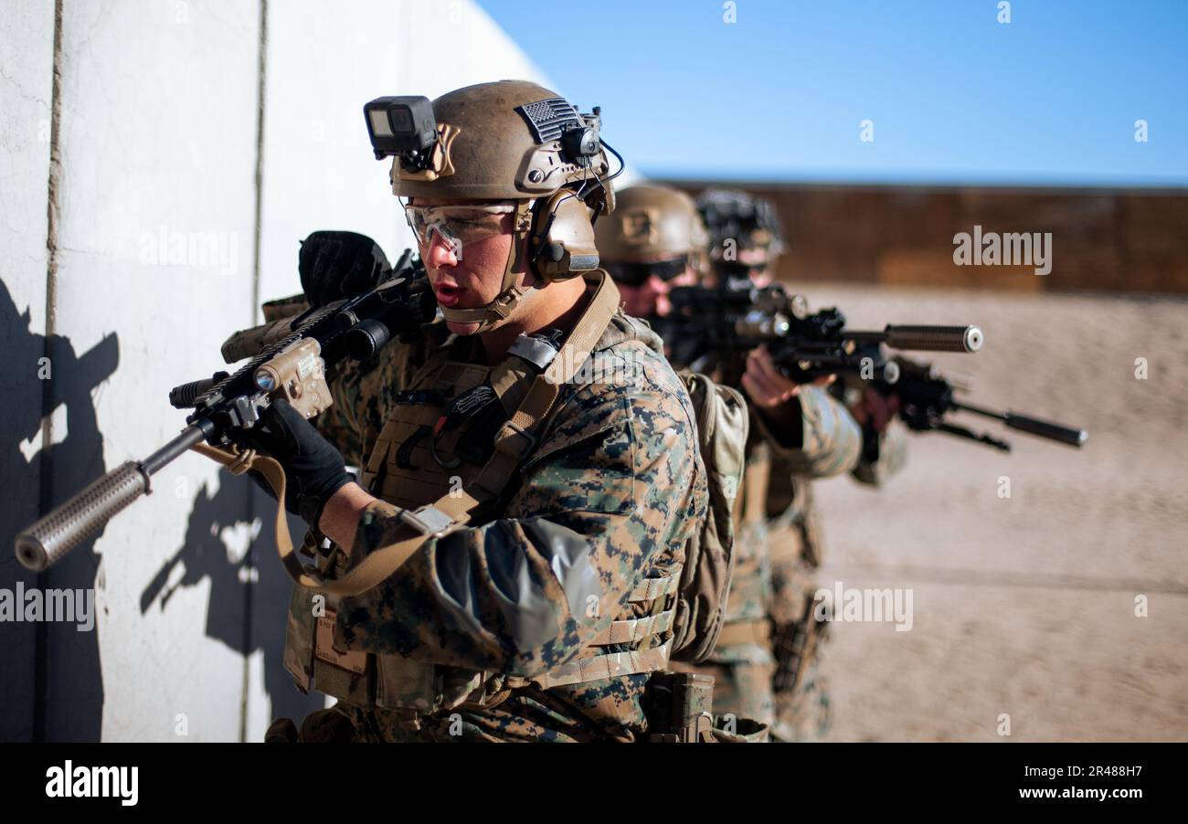 U.S. Marines with 3d Littoral Combat Team, 3d Marine Littoral Regiment ...