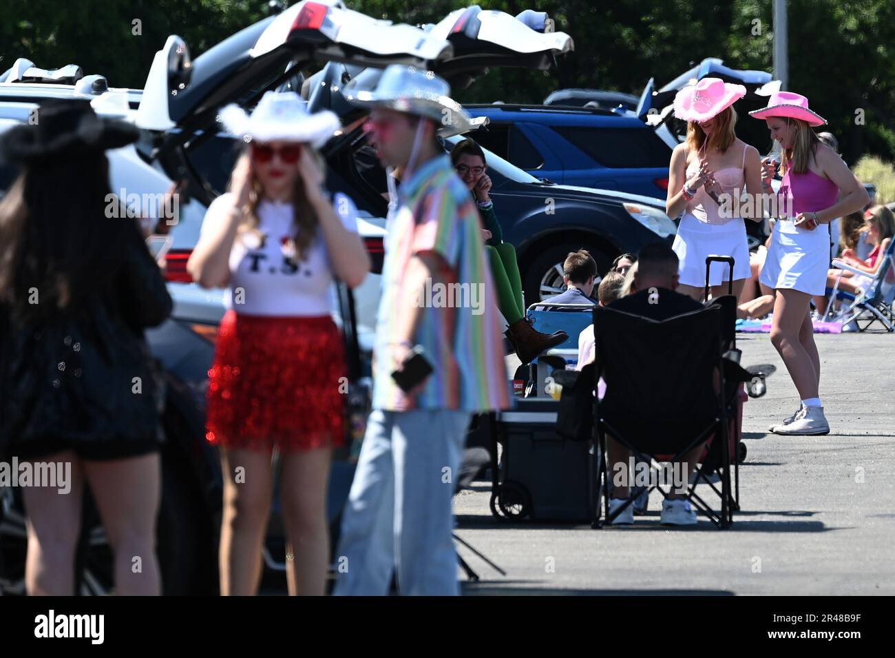 East Rutherford, USA. 26th May, 2023. Fans tailgate inside the MetLife ...