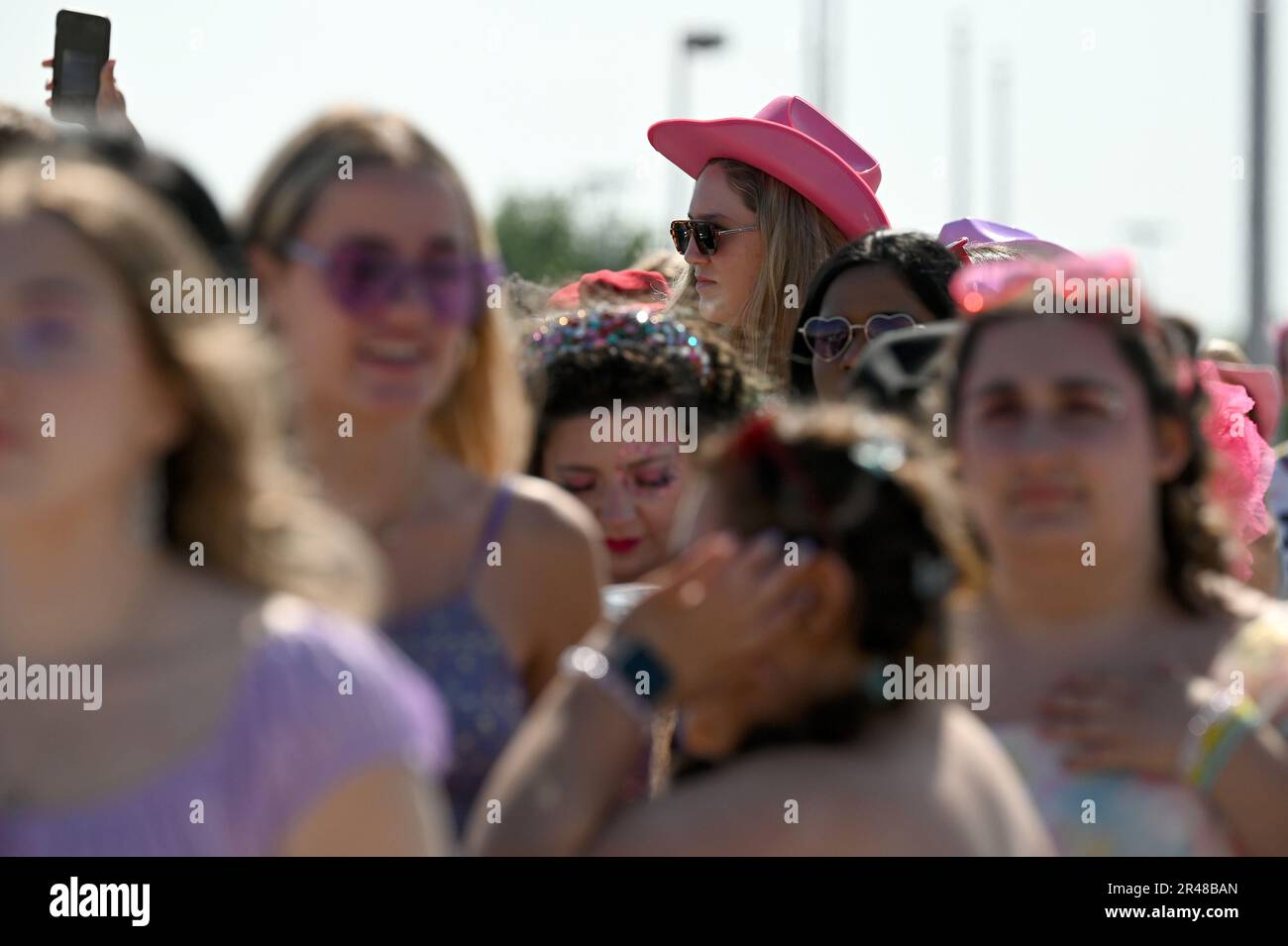 East Rutherford, USA. 26th May, 2023. People wait in long lines while ...