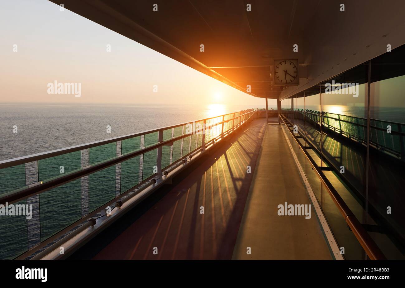 Cruise ship heading to Caribbean islands cruise vacation from Miami ...