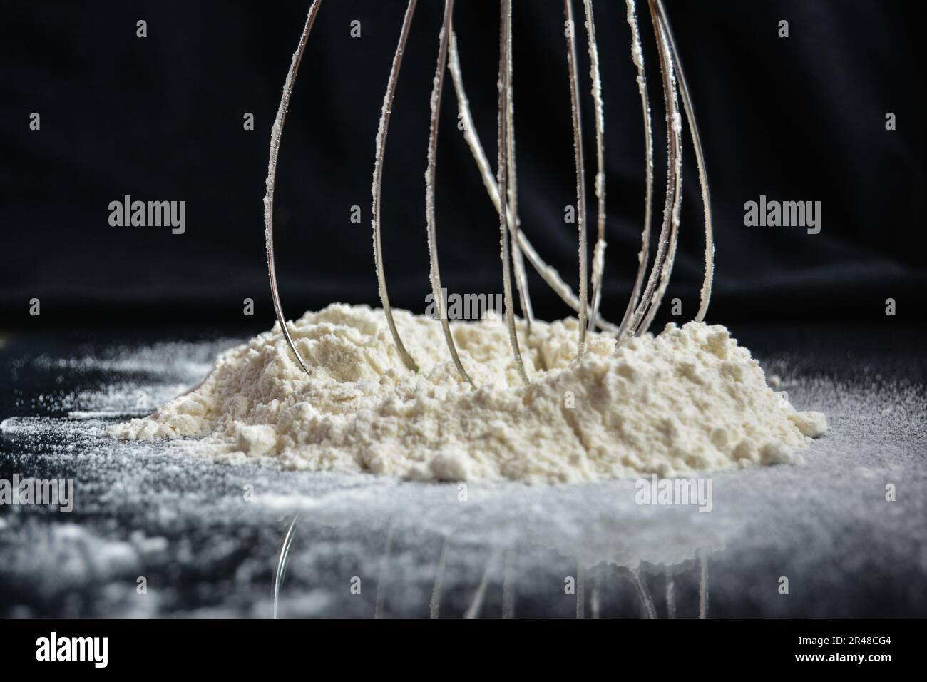 Mound of flour hi-res stock photography and images - Alamy