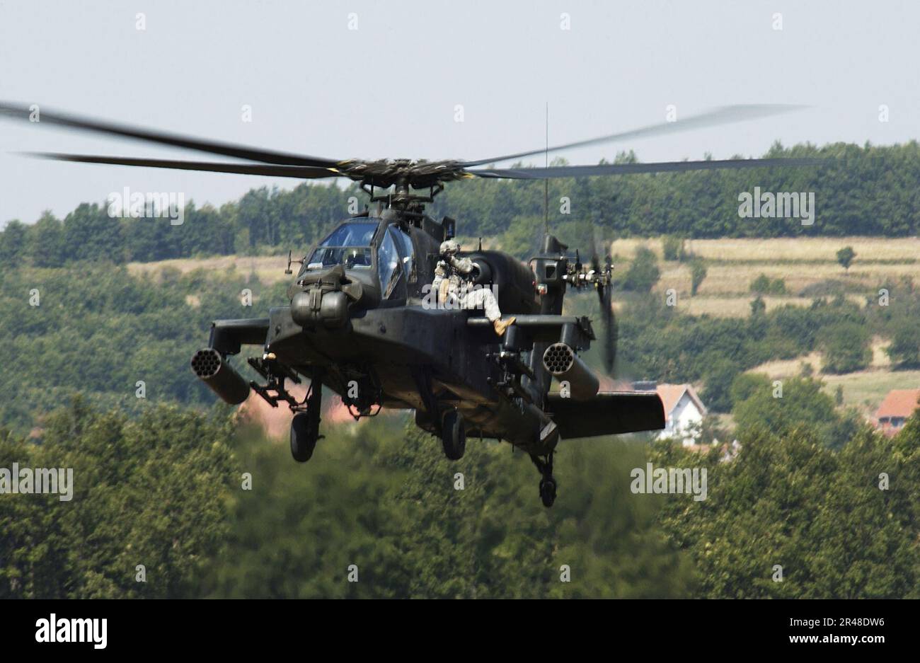 US Army AH-64 Apache extraction exercise Stock Photo - Alamy