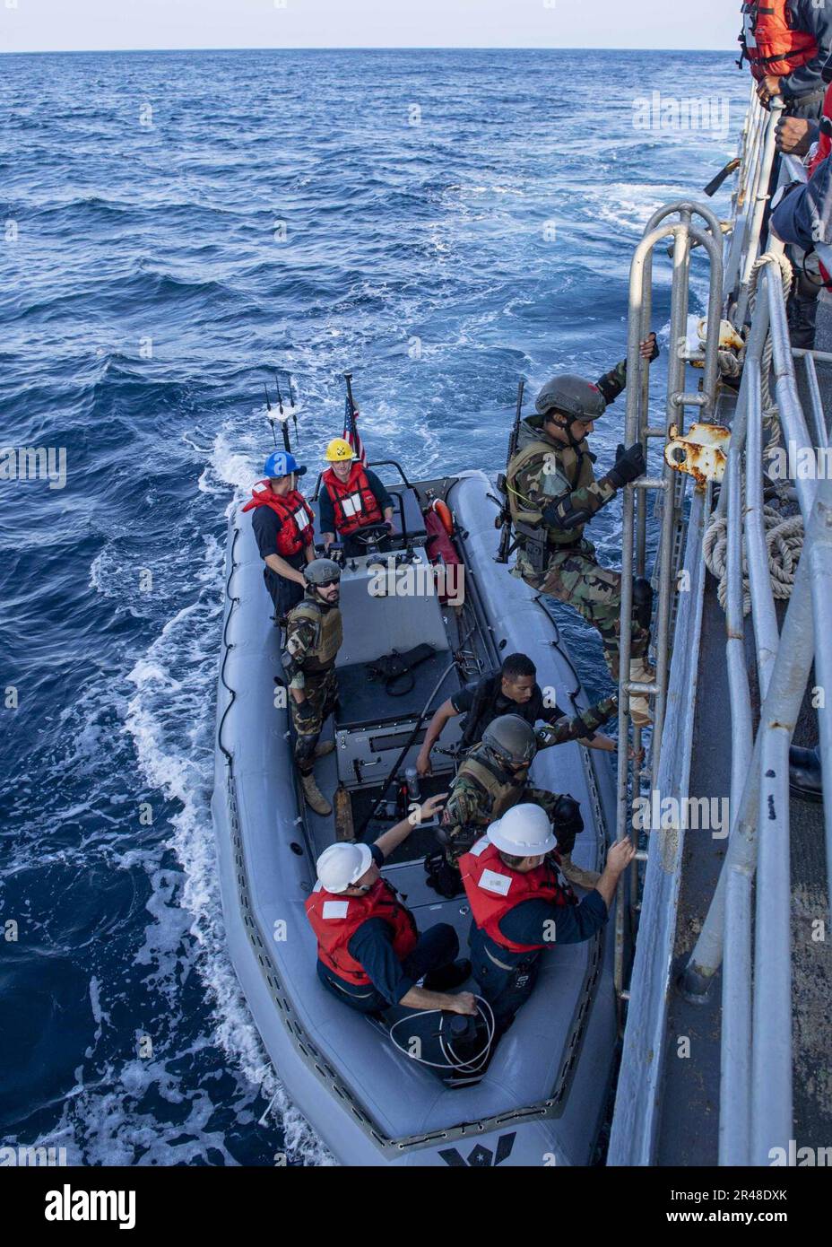 US and Pak Navy VBSS teams Stock Photo - Alamy