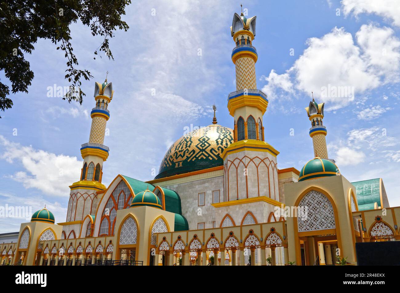 An exterior view of Lombok island mosque in Indonesia Stock Photo - Alamy