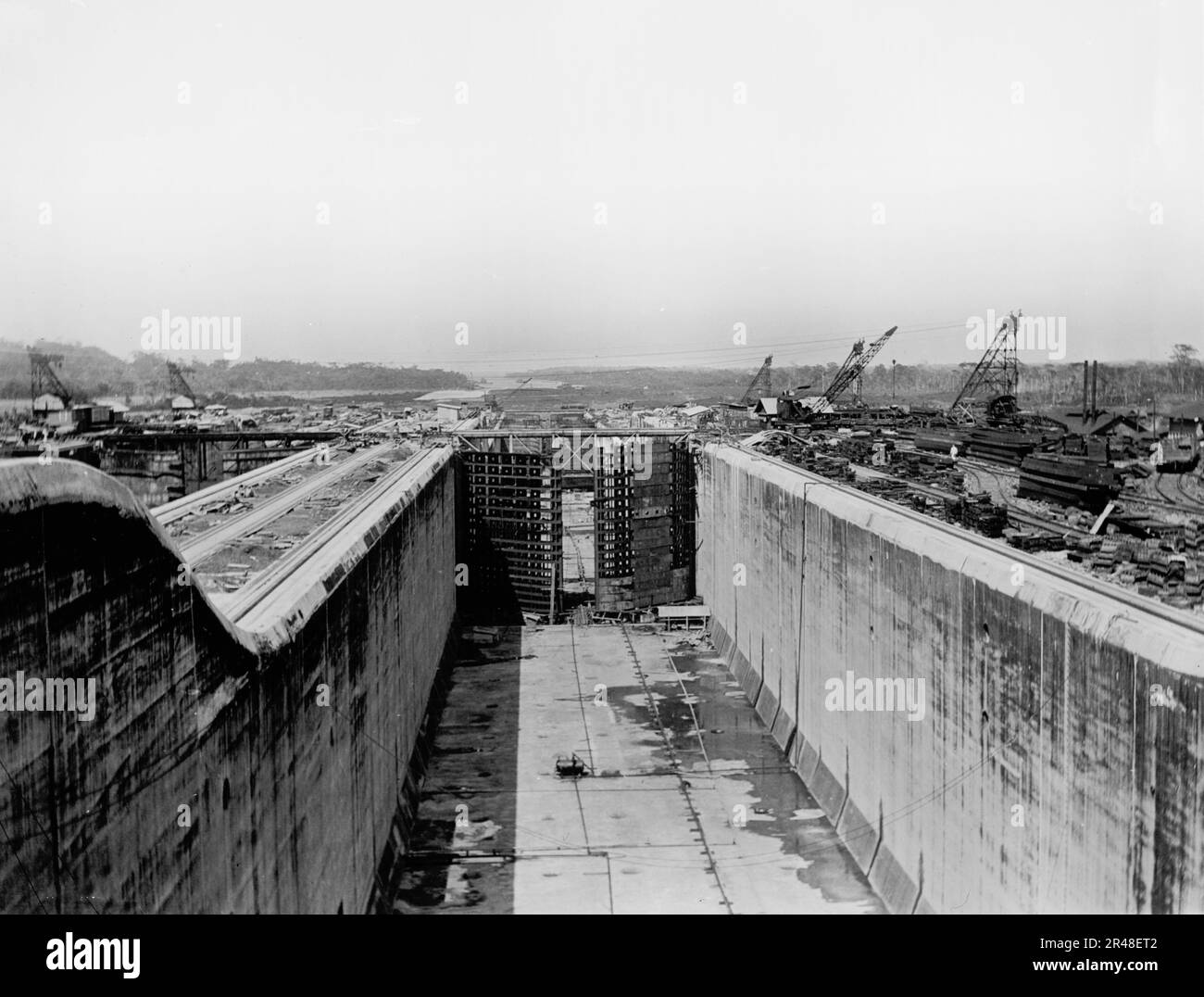 Gatun Lock chamber, Panama Canal, between 1910 and 1914 Stock Photo - Alamy