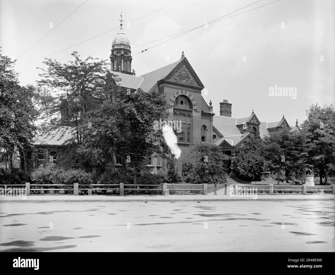 Hemenway gymnasium, Harvard University, Cambridge, Mass., between 1900 ... Hemenway gymnasium, Harvard University, Cambridge, Mass., between 1900 ...
