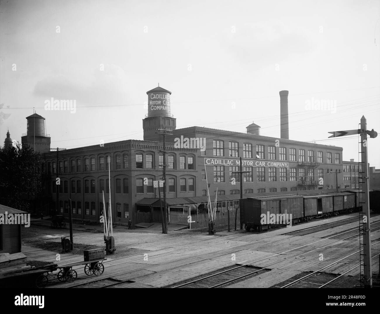Cadillac automobile company detroit mich hi-res stock photography and ...