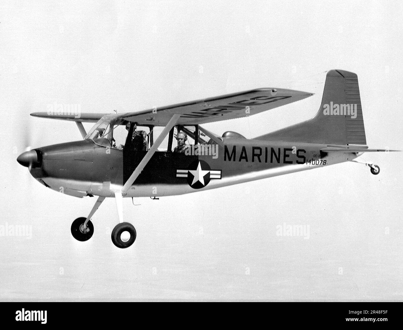 US Marine Corps Cessna OE-2 Bird Dog in flight Stock Photo - Alamy