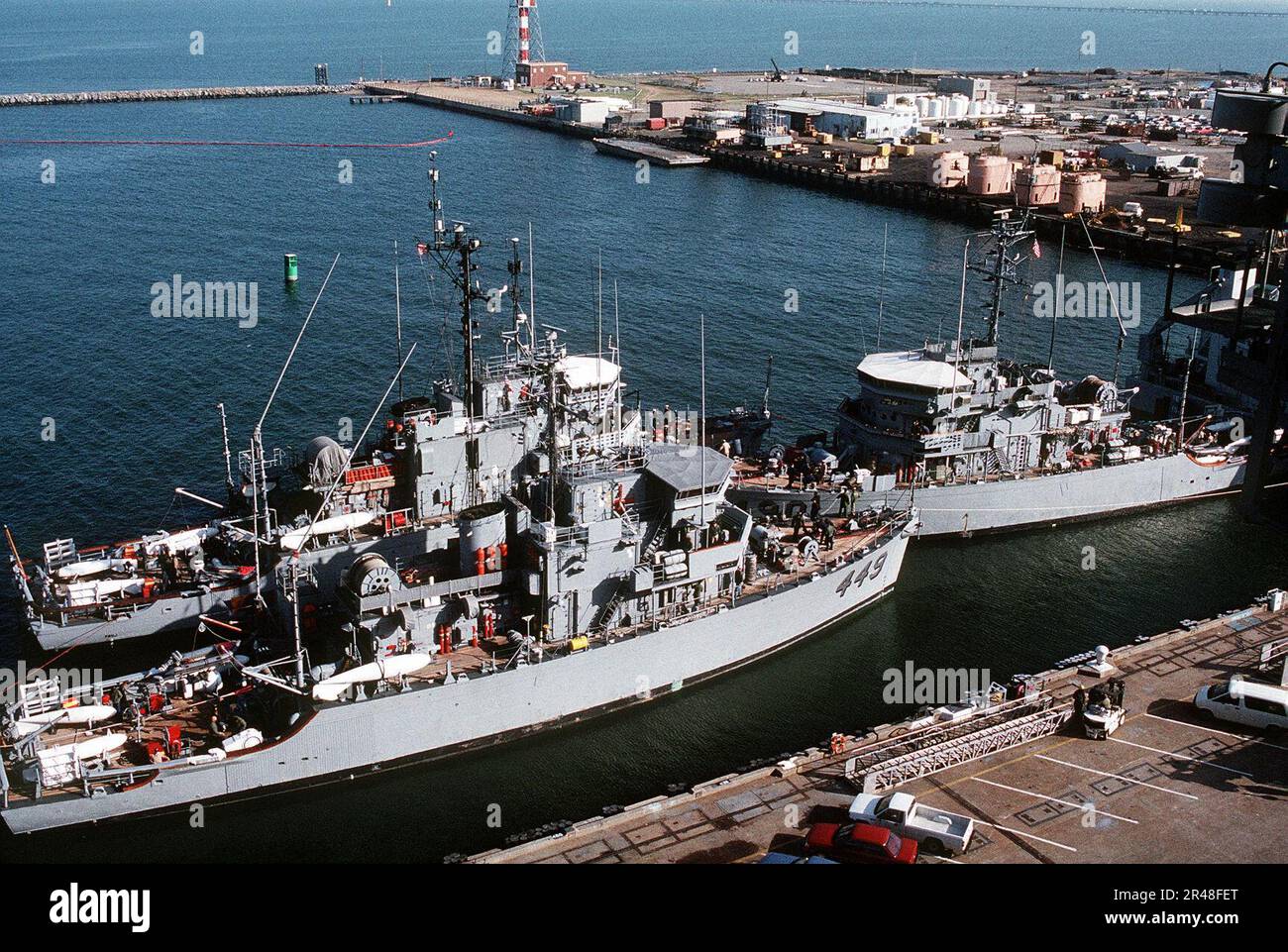 US minesweepers return to Norfolk from Gulf War in 1991 Stock Photo - Alamy