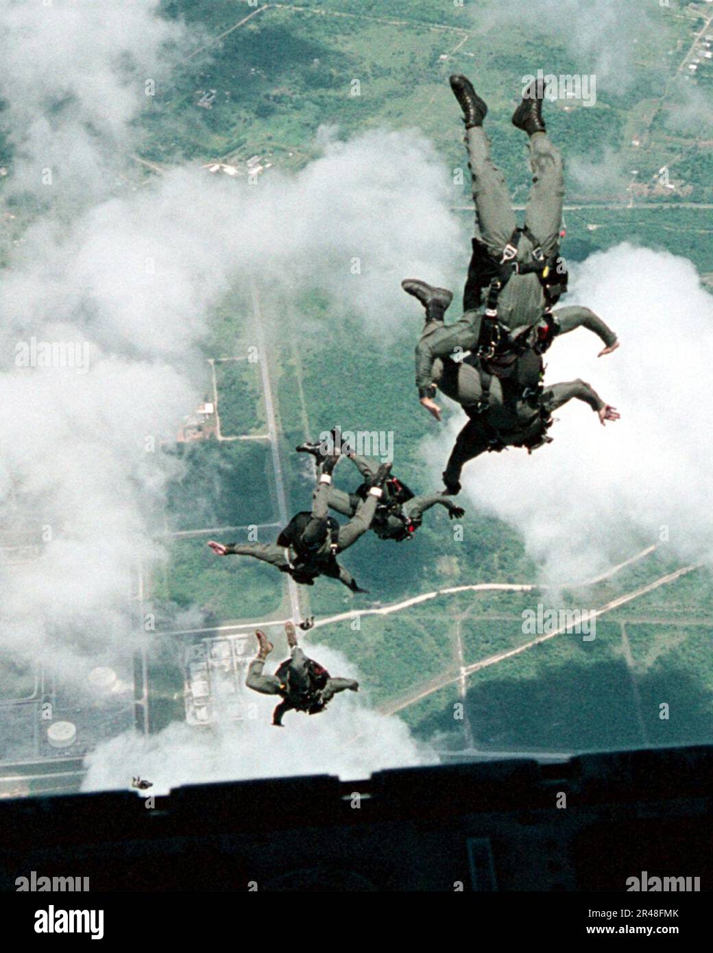 US Navy EOD static line parachute jump Stock Photo - Alamy