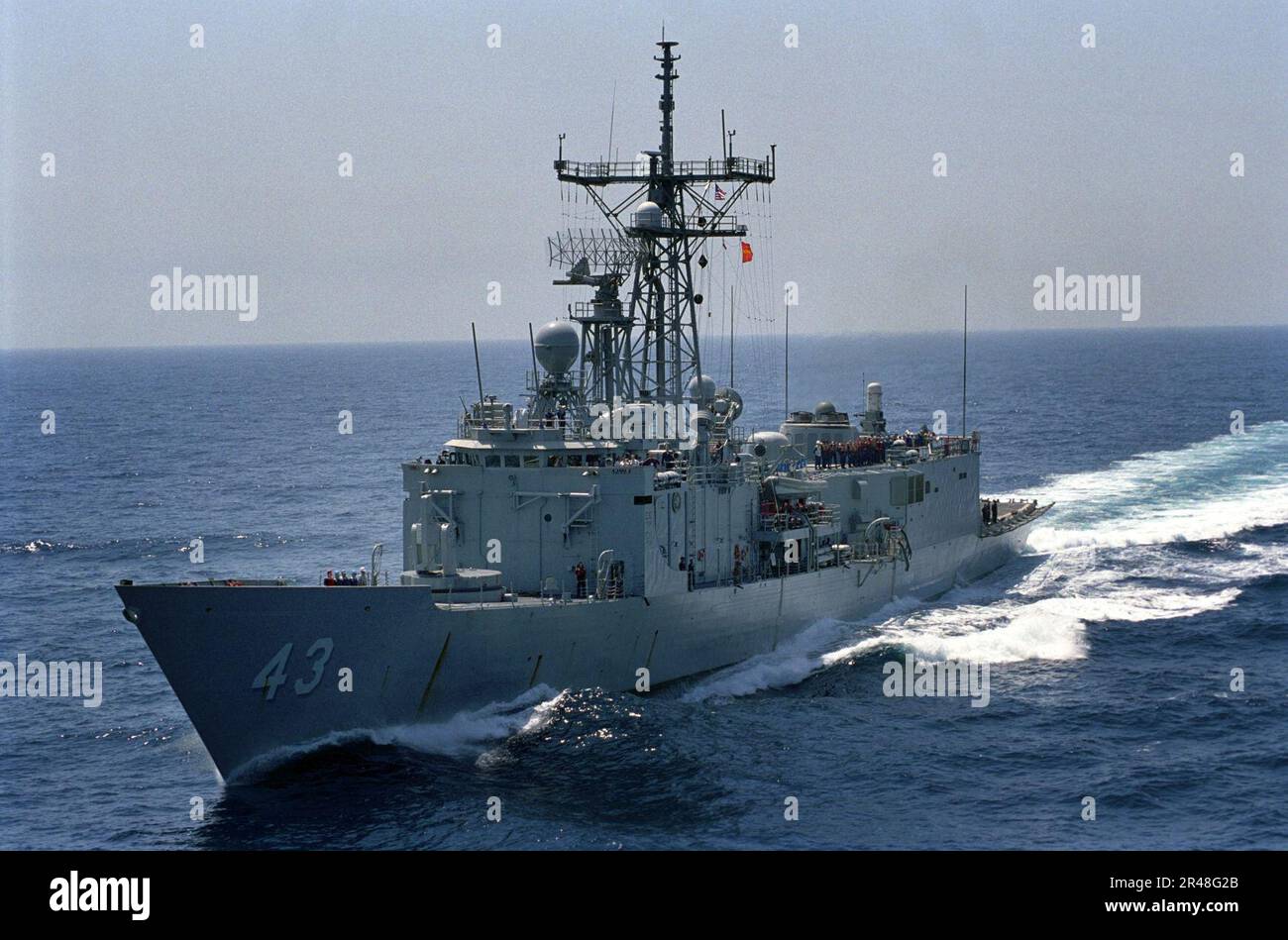 US Navy The guided missile frigate USS Thach (FFG 43) comes alongside ...