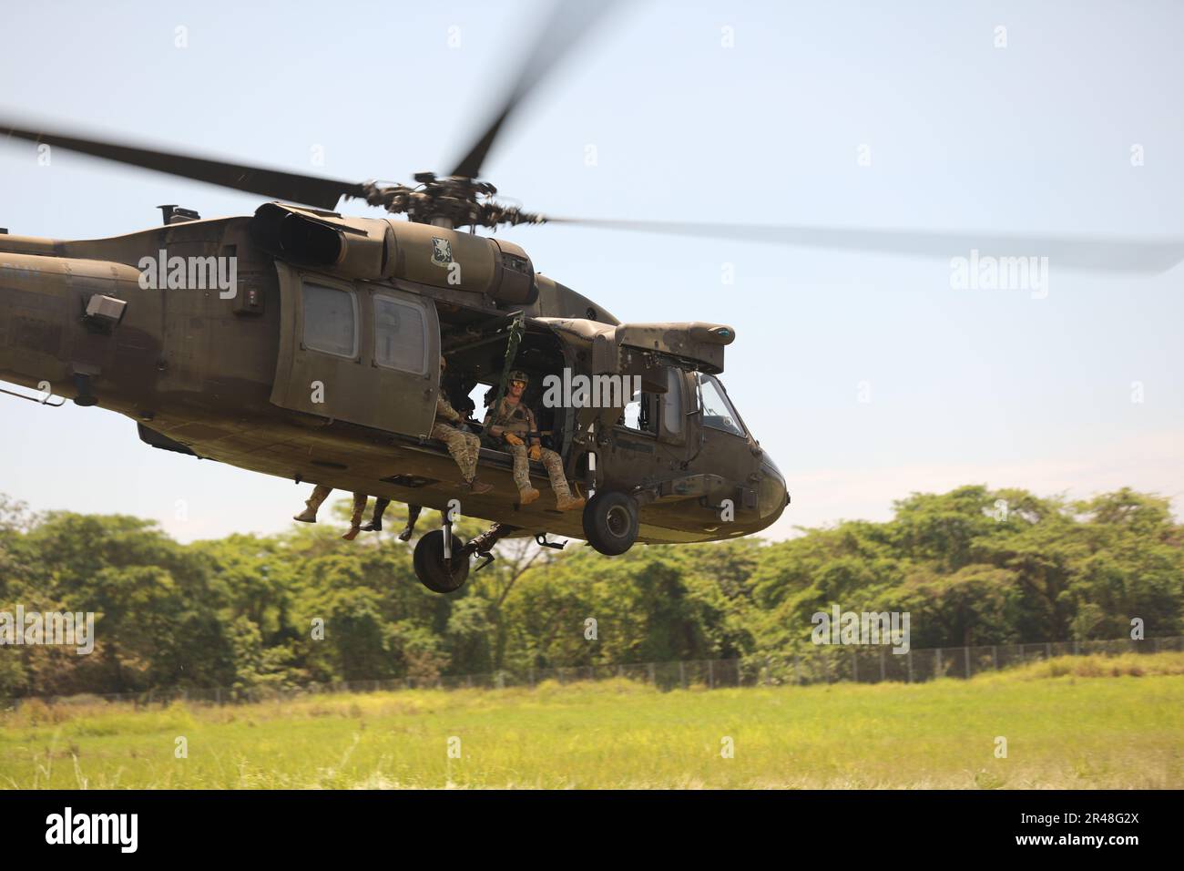 UH60 Blackhawk with 1-228th Aviation Regiment flies to the drop zone ...