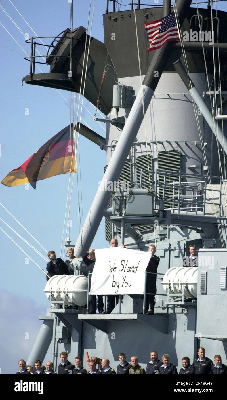 US Navy The German navy destroyer FGS Luetjens (D 185), a modified ...